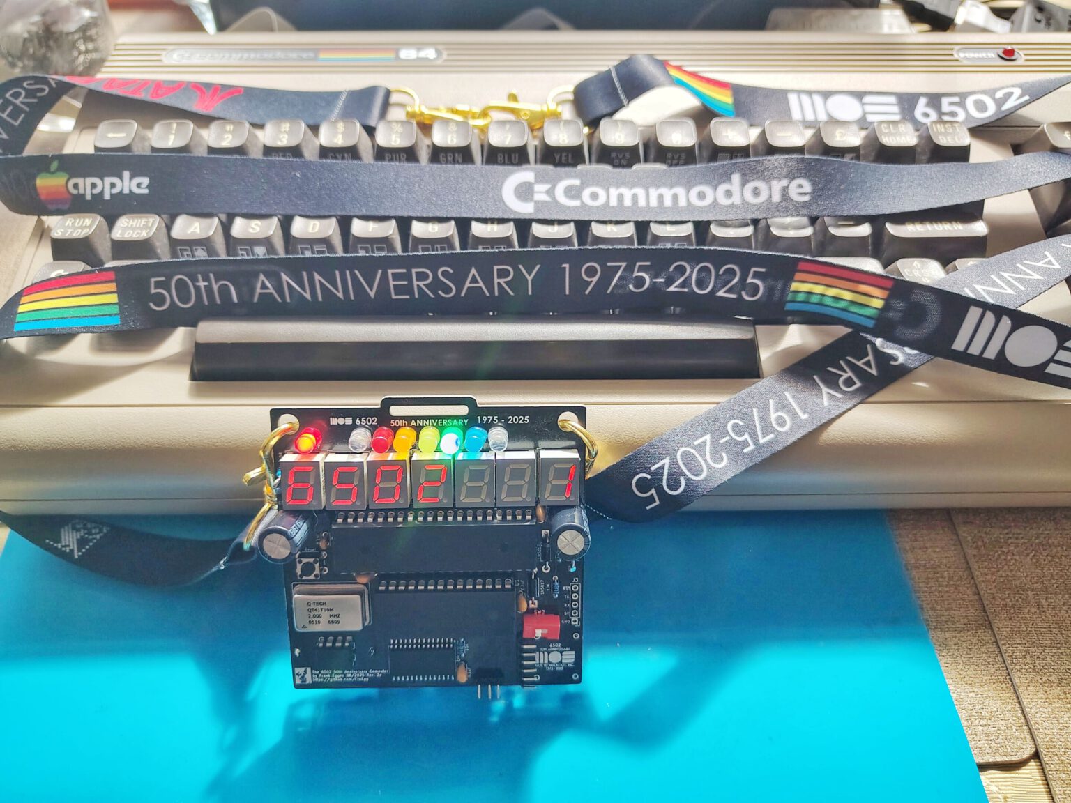 Vorstellung: The 6502 50th Anniversary Computer Badge (1975-2025) – Retro Computing